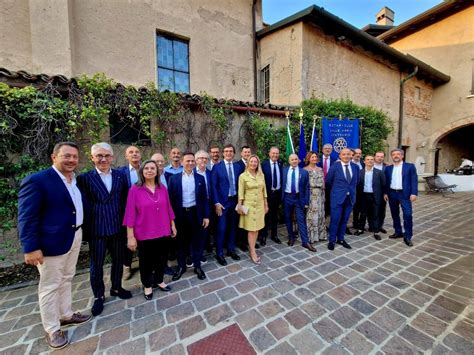 Renzo Bernardi è Il Nuovo Presidente Del Rotary Valle Sabbia Rotary