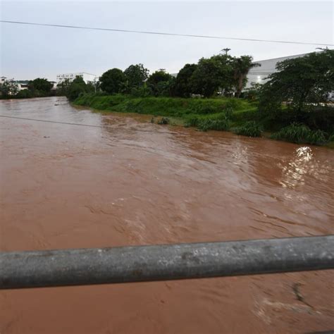Inundaciones árboles Caídos Desprendimiento De Techos Y Colapsos De