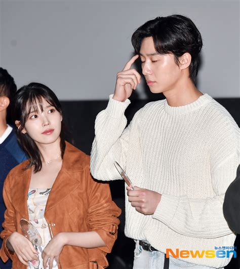 아이유x박서준 감독님 매력에 푹 빠졌어요~ 포토엔hd 뉴스인코리아