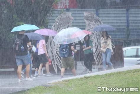 準颱風丹娜絲「路徑往台灣修正」 氣象局最快周二晚發海警、不排除陸警 Ettoday新聞雲 Line Today