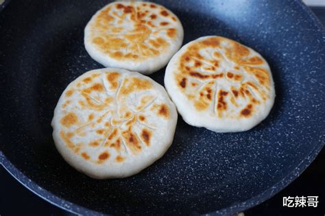 韭菜鸡蛋素馅饼，软硬不软不硬，孩子一口气吃了好几个膳食养生频道东方养生