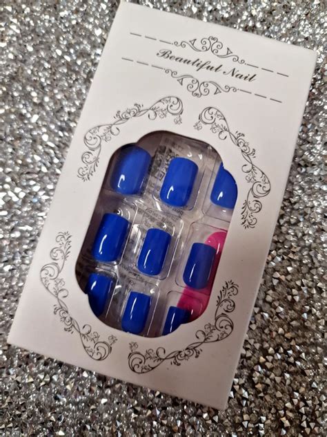 Комплект Разкошни Press On Изкуствени Къси Нокти 24 броя в Кралско Син Цвят Красиви Нокти