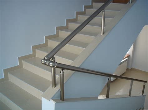 Парапети от стъкло и алуминий стъклени врати прозорци Душ кабини Стълбищен парапет