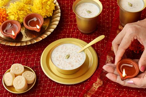 라이스 키어 인디언 스위트 페이에쉬 오남 파야삼 피르니 디저트 뭄바이 케랄라 인도 미타이 페스티벌 달콤한 요리 디왈리 두세라 홀리 가네시 샤투르티티 람 나바미 두르가 푸자