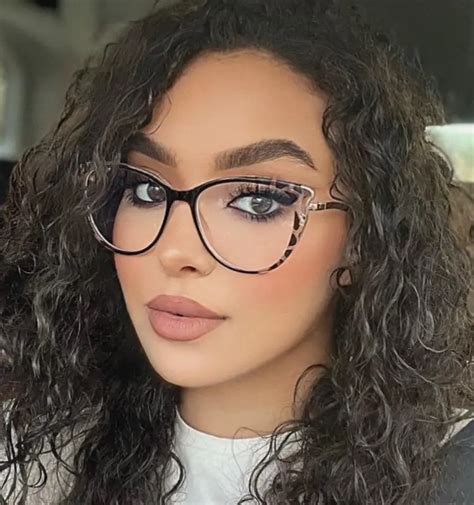 Hipster Glasses Find The Best Pair For You