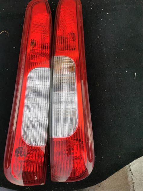 Стопове за Форд Фокус Ц МАКС Фарове Стопове Мигачи Резервни части консумативи аксес