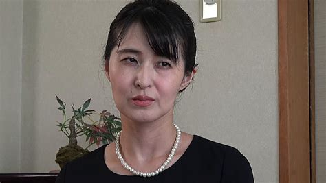 アダルト動画熟女 愛と欲情の昼下がり 旦那の一周忌に尻丸出しで悶える喪服未亡人 妊活中の妻は夫の上司に襲われ危険日なのに中出し