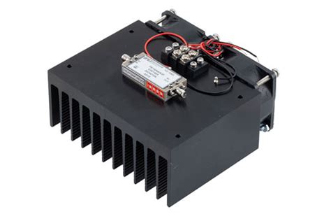 1 Watt P1dB 500 MHz To 4 GHz Medium Power Amplifier With Heatsink SMA 30 DB Gain 6 DB NF