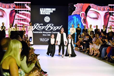 Монгол охин Хүүхдийн шилдэг загвар өмсөгч шагнал хүртжээ News Mn