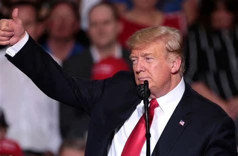 Трамп ввел пошлины в 25 на товары из Канады и Мексики и поднял тарифы для Китая США ожидает