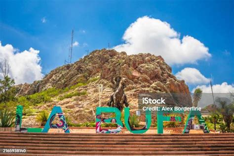 Explanada Del Cerro De La Bufa En Zacatecas Con Un Cielo Dramático Con