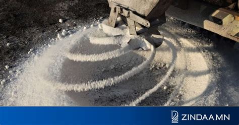 Халтиргаа үүсэж болзошгүй замуудад 144 3 тонн давс цацлаа