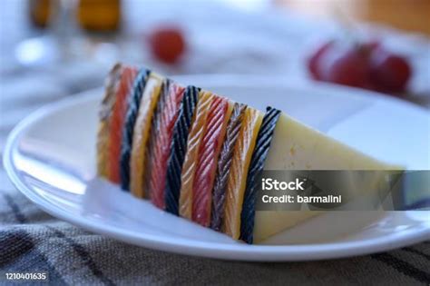 치즈 컬렉션 소와 염소 우유로 만든 스페인 만체고 치즈의 다양한 0명에 대한 스톡 사진 및 기타 이미지 0명 건강한 식생활 노랑 Istock