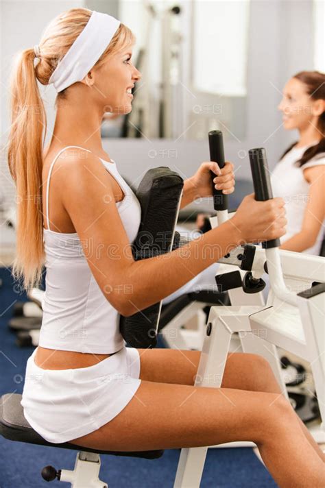 健身房高清图片 女孩在健身房锻炼 女孩在健身房锻炼图片免费下载 5149287129 千图网pro