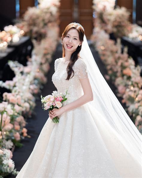 탐클로이 대표부부 본식스냅 • 웨딩스냅 • 가봉스냅 🌸신도림라마다 하늘정원 하늘정원 꽃밭에 앉아있는 신랑신부님을 보니 이 노래 한 구절이 생각 났어요~💕 꽃 밭에