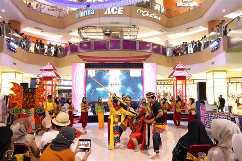 Semarak Pagelaran Seni Politala Memukau Pengunjung Q Mall Banjarbaru