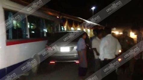 ភ្លេច ដក កូនសោរថ យន្ត ក្រុងចេញ ក្មេង ប្រុស អាយុ ៥ ឆ្នាំ ឡើង កាច់បញ្ឆេះ បោល បុក ចូល រោង បុណ្យ និង