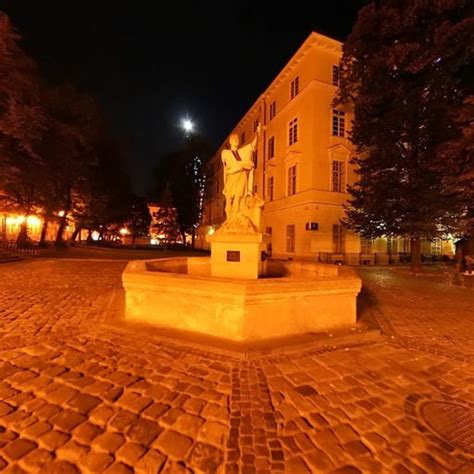 Фонтани на Площі Ринок у Львові
