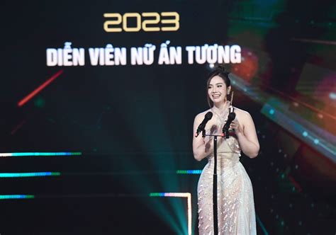 Phan Minh Huyền Hồng Diễm Diện đầm Xẻ Gợi Cảm Lên Thảm đỏ Báo Dân Trí