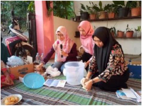 Pembuatan Sabun Sereh Cair Dari Limbah Sabun Batangan Di RT 11 RW 014