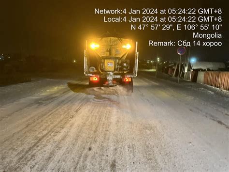 Өнгөрсөн шөнө орсон цасыг ТҮК ийн ажилчид үүрийн 04 00 цагаас эхлэн цэвэрлэж байна Hunnu Mn