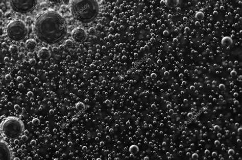 Пузырьки кислорода или воздуха в темной жидкости Для проектов с жидкостью или нефтью Макро