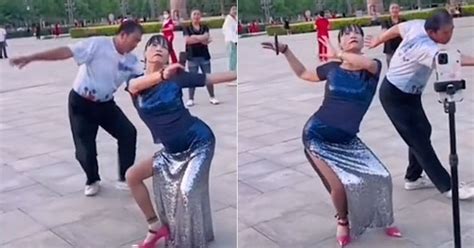 Người Phụ Nữ Tập Thể Dục Bằng Vũ điệu Xương Khớp