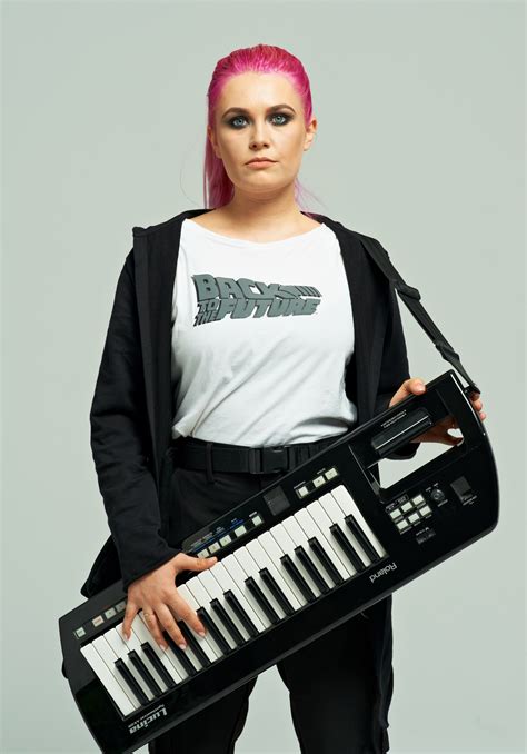 Українські прикраси ручної роботи Павук з бісеру кристалів та паєток брошка павук Відеоогляд