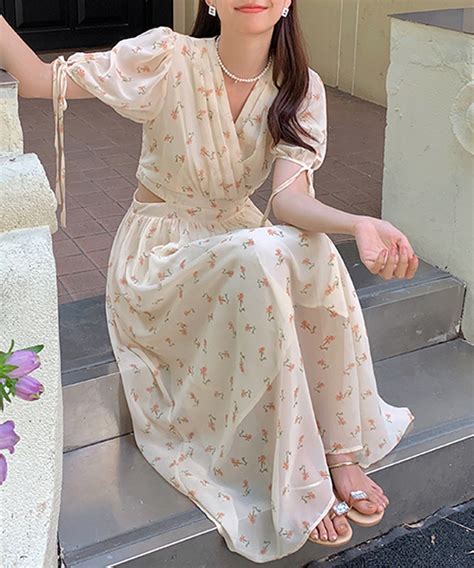 플라워 쉬폰 원피스 랩 브이넥 컷오프 주름 셔링 퍼프 반팔 반소매 리본 꽃무늬 A라인 미디원피스 러블리 샤랄라 하늘하늘 여친룩 데이트룩 신혼 해외 여행룩 나들이 피크닉룩