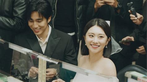 婁峻碩、焦凡凡太甜了！登記結婚影像曝光 網狂讚：愛情最美的樣子 鏡週刊 Mirror Media