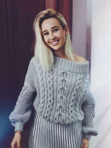 Клава Кока показала трогательные кадры с фанаткой которая рисовала певицу 8 лет Звезды шоу