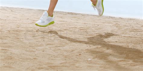 海边跑步的青年女人人像图片免费下载 格式 3744像素 编号67001477 千图网