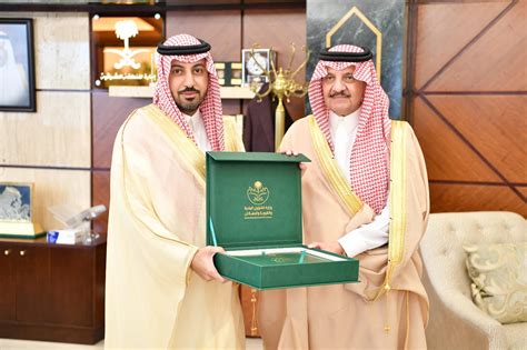 جريدة الرياض أمير الشرقية يتسلم التقرير السنوي لشؤون الإسكان بالمنطقة