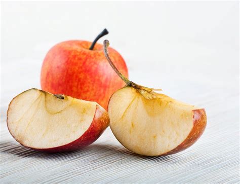 Why Do Sliced Apples Turn Brown Britannica