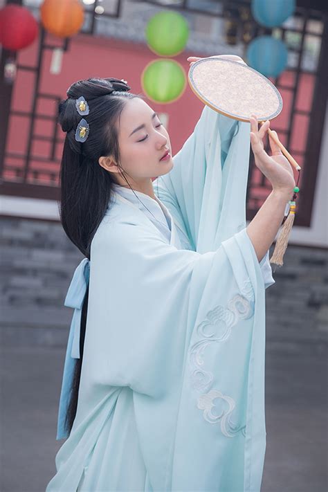 传统汉服 绣花大袖衫搭齐胸交领襦裙 国风网