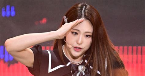 아이칠린 주니경례 사진