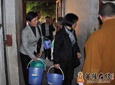 福建省民宗厅党支部到福州开元寺慰问安养院老人