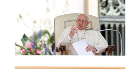 Папа Франциск скърби заради смъртта на кралицата