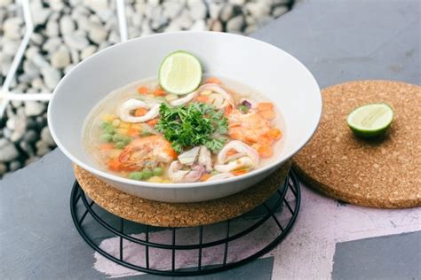 طريقة عمل شوربة الكالاماري بالخضار أطباق الأسماك وثمار البحر الشوربة