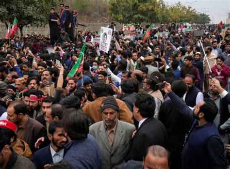 Pakistan Court Issues Arrest Warrant For Ex Pm Imran Khan Flipboard
