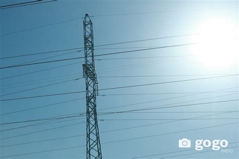 Краны сум цахилгааны шугамд хүрсний улмаас хүчдэлд цохиулж гурван хүн амь эрсэджээ