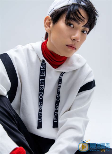 江鵬個人資料簡介江鵬圖片寫真生活照家庭背景 明星庫劇情網