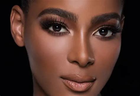 7 Steps On How To Apply False Eyelashes Like A Pro Svelte Magazine
