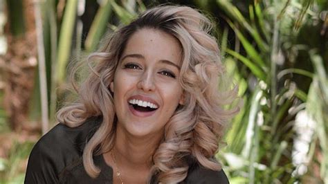 Дъщерята на Гала по зърна Новинибг