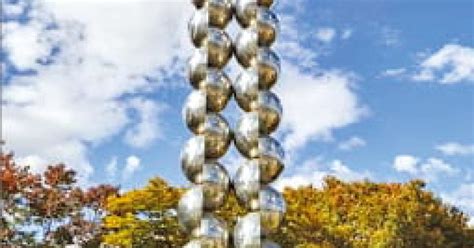 올림픽공원에 솟은 은빛 기둥여기 있는 72개국 작품 중 최고 명작