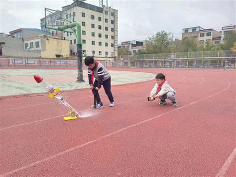 怀揣中国梦想 孵化航天英才——我市在郑州首届青少年航天创新大赛中斩获颇丰教育动态dfedu