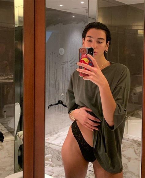 Dua Lipa Shared A Sexy Lingerie Bathroom Selfie The Fashion Enthusiast