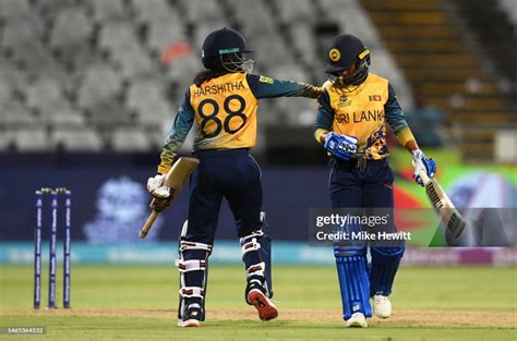 Harshitha Samarawickrama And Nilakshi De Silva Of Sri Lanka Interact