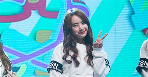 [포토] 우주소녀 설아 심쿵 브이 받아라~