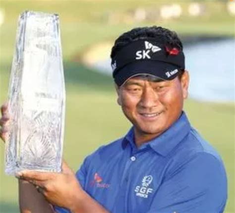 끝나고모여 최경주 프로필 프로 실제 나이 우승상금 수상 작품활동 부인 아내